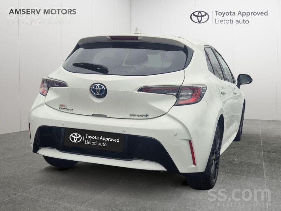 White Toyota Corolla 2022 in Riga, with an engine capacity of 1.80 L and mileage of 52 thousand km for 18900 €, photo 2 on AUTOMOTO.COM.LV