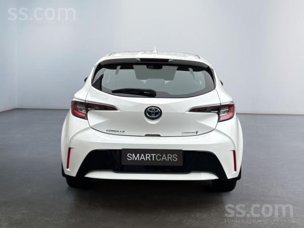 White Toyota Corolla 2022 in Riga, with an engine capacity of 1.80 L and mileage of 68 thousand km for 16940 €, photo 4 on AUTOMOTO.COM.LV