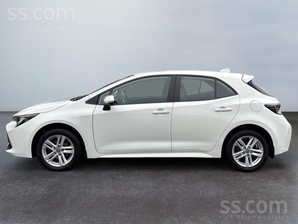 White Toyota Corolla 2022 in Riga, with an engine capacity of 1.80 L and mileage of 103 thousand km for 15920 €, photo 2 on AUTOMOTO.COM.LV