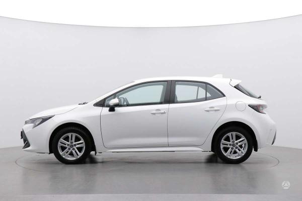 White Toyota Corolla 2022 in Vilnius, with an engine capacity of 1.80 L and mileage of 102 thousand km for 18500 €, photo 4 on AUTOMOTO.COM.LV