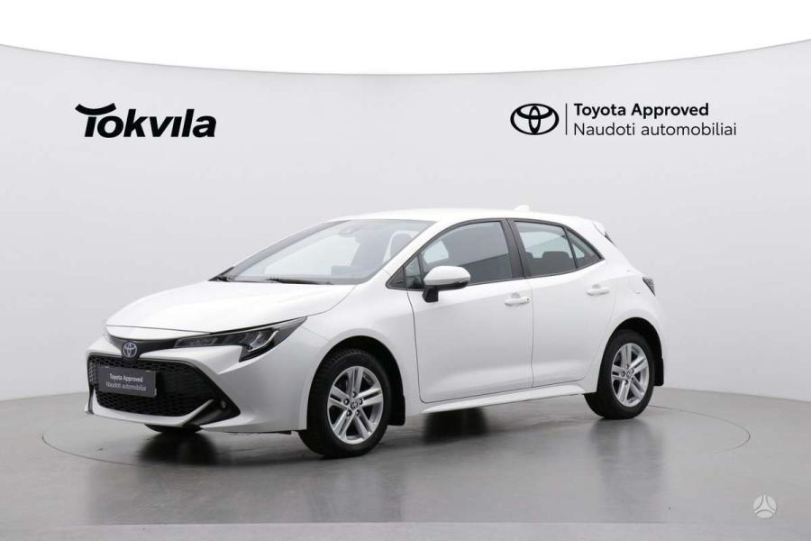 White Toyota Corolla 2022 in Vilnius, with an engine capacity of 1.80 L and mileage of 115 thousand km for 17900 €, photo 1 on AUTOMOTO.COM.LV