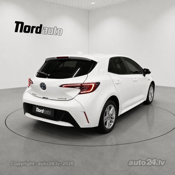 Balts Toyota Corolla 2022 Tallina, ar dzinēja tilpumu 1.80 L un nobraukumu 70 tūkst. km par 17900 €, foto 2 vietnē AUTOMOTO.COM.LV