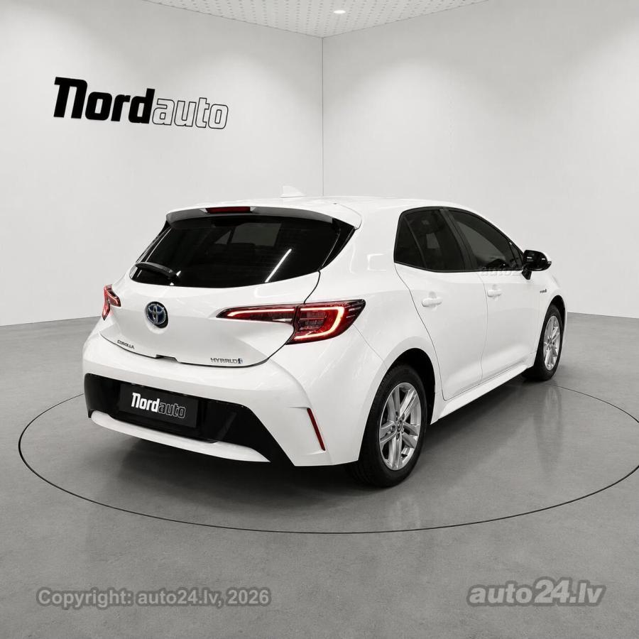 Белый Тойота Королла 2022 в Таллин, объемом двигателя 1.80 л и пробегом 70 тыс. км за 17900 €, фото 3 на AUTOMOTO.COM.LV