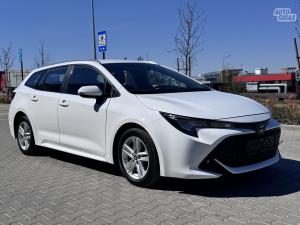 White Toyota Corolla 2022 in Vilnius, with an engine capacity of 1.80 L and mileage of 198 thousand km for 14350 €, photo 3 on AUTOMOTO.COM.LV