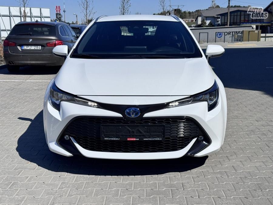 White Toyota Corolla 2022 in Vilnius, with an engine capacity of 1.80 L and mileage of 198 thousand km for 14350 €, photo 4 on AUTOMOTO.COM.LV