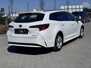 White Toyota Corolla 2022 in Vilnius, with an engine capacity of 1.80 L and mileage of 198 thousand km for 14350 €, photo 6 on AUTOMOTO.COM.LV