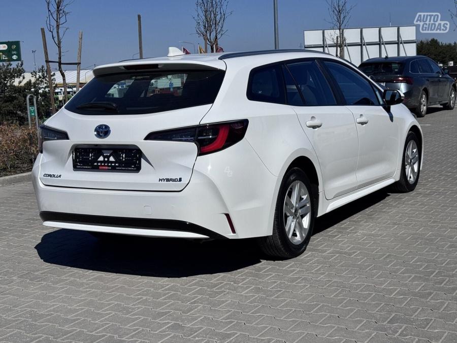 White Toyota Corolla 2022 in Vilnius, with an engine capacity of 1.80 L and mileage of 198 thousand km for 14350 €, photo 6 on AUTOMOTO.COM.LV