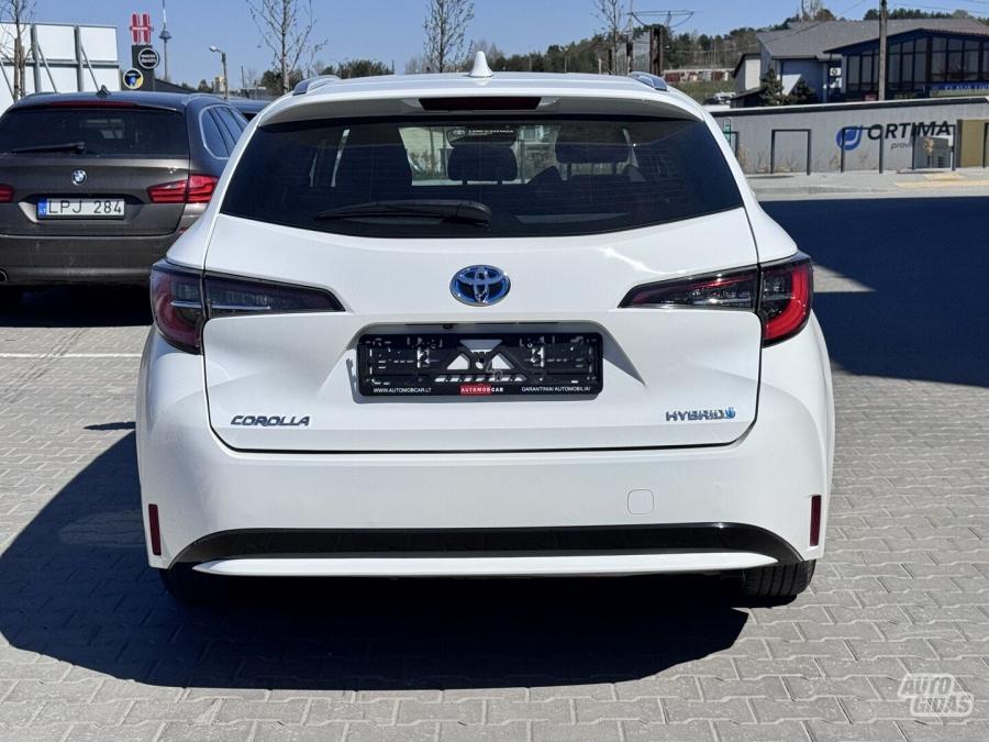 White Toyota Corolla 2022 in Vilnius, with an engine capacity of 1.80 L and mileage of 198 thousand km for 14350 €, photo 7 on AUTOMOTO.COM.LV