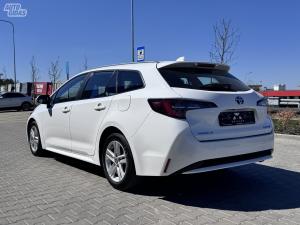 White Toyota Corolla 2022 in Vilnius, with an engine capacity of 1.80 L and mileage of 198 thousand km for 14350 €, photo 8 on AUTOMOTO.COM.LV