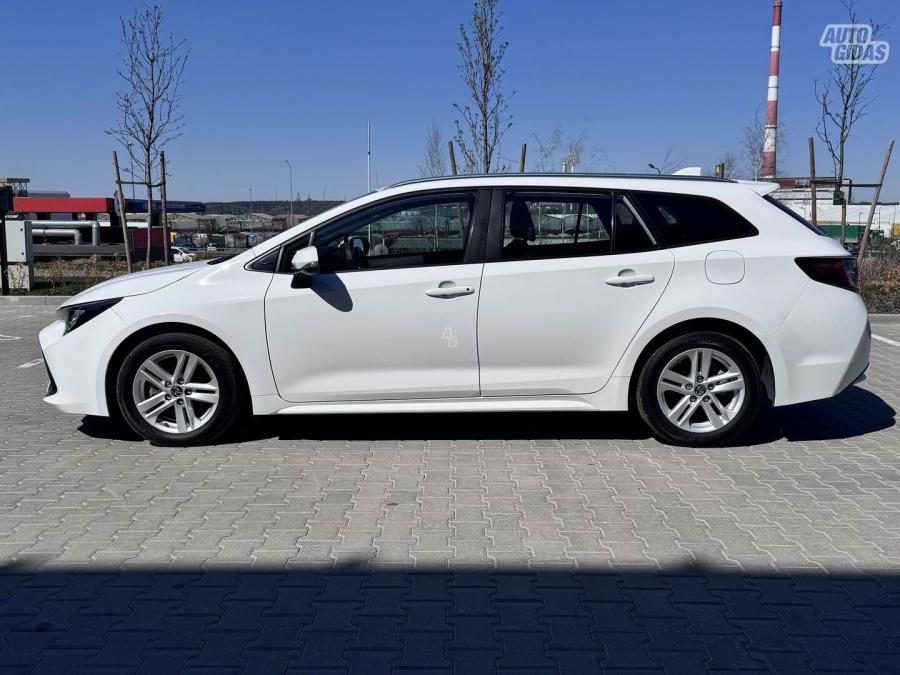 White Toyota Corolla 2022 in Vilnius, with an engine capacity of 1.80 L and mileage of 198 thousand km for 14350 €, photo 9 on AUTOMOTO.COM.LV