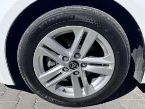 White Toyota Corolla 2022 in Vilnius, with an engine capacity of 1.80 L and mileage of 198 thousand km for 14350 €, photo 10 on AUTOMOTO.COM.LV