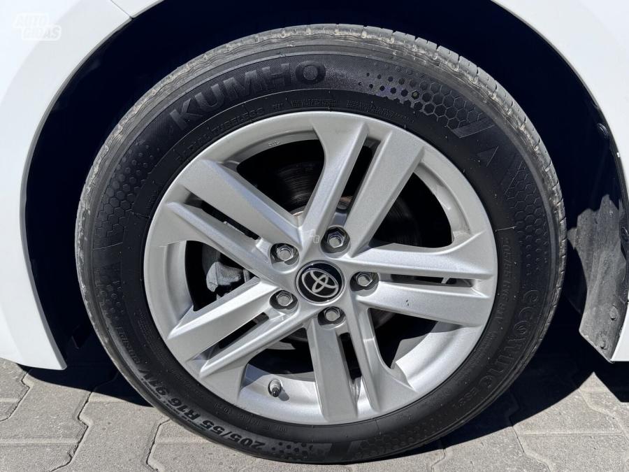 White Toyota Corolla 2022 in Vilnius, with an engine capacity of 1.80 L and mileage of 198 thousand km for 14350 €, photo 10 on AUTOMOTO.COM.LV