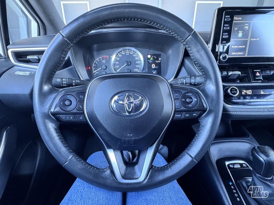 White Toyota Corolla 2022 in Vilnius, with an engine capacity of 1.80 L and mileage of 198 thousand km for 14350 €, photo 11 on AUTOMOTO.COM.LV