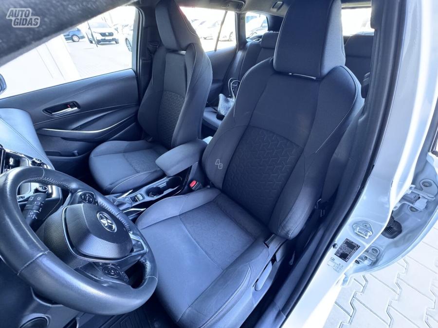 White Toyota Corolla 2022 in Vilnius, with an engine capacity of 1.80 L and mileage of 198 thousand km for 14350 €, photo 16 on AUTOMOTO.COM.LV