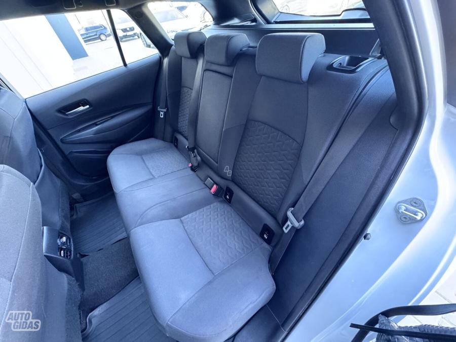 White Toyota Corolla 2022 in Vilnius, with an engine capacity of 1.80 L and mileage of 198 thousand km for 14350 €, photo 17 on AUTOMOTO.COM.LV