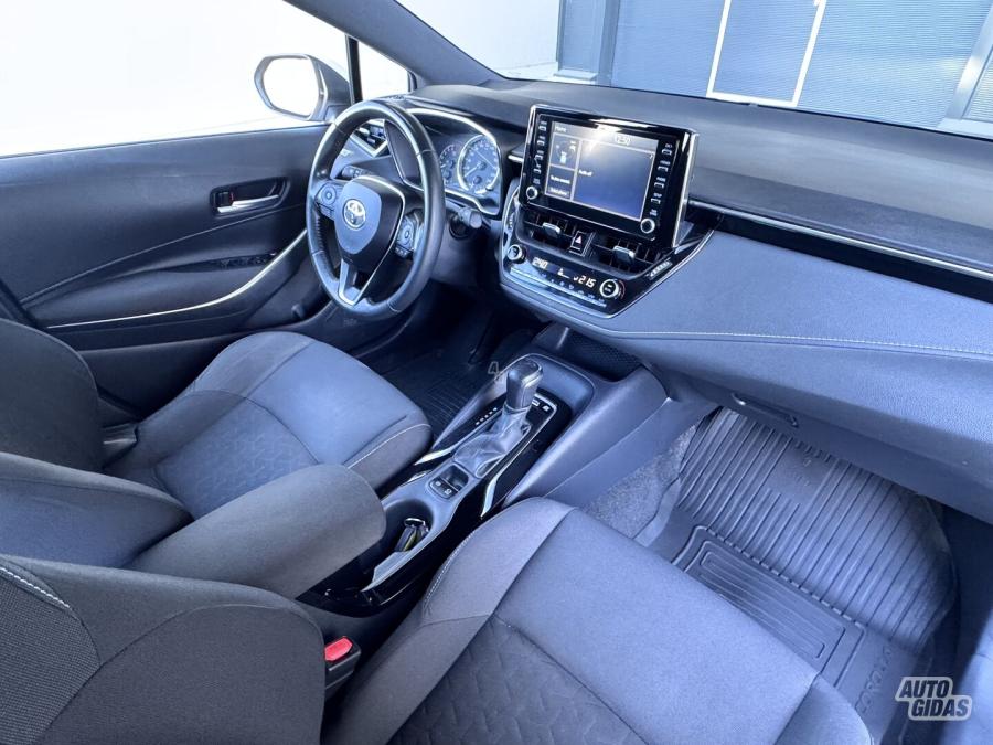 White Toyota Corolla 2022 in Vilnius, with an engine capacity of 1.80 L and mileage of 198 thousand km for 14350 €, photo 20 on AUTOMOTO.COM.LV