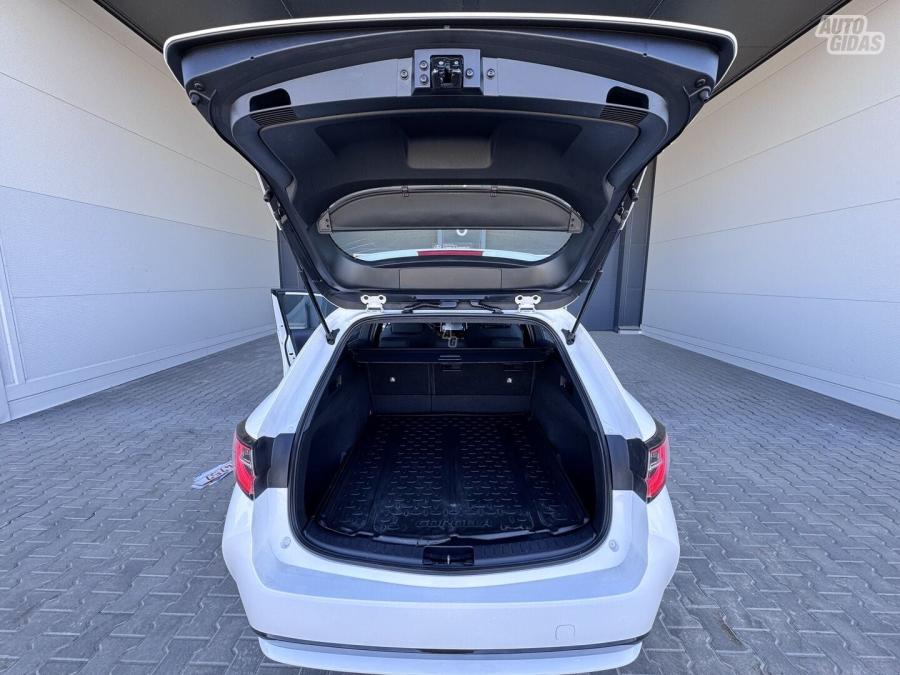 White Toyota Corolla 2022 in Vilnius, with an engine capacity of 1.80 L and mileage of 198 thousand km for 14350 €, photo 26 on AUTOMOTO.COM.LV