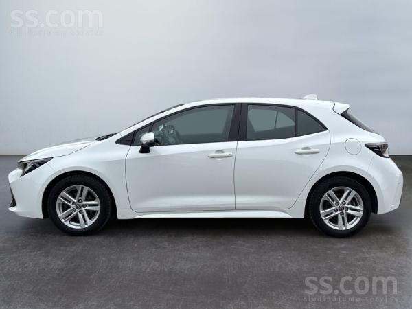 White Toyota Corolla 2022 in Riga, with an engine capacity of 1.20 L and mileage of 147 thousand km for 11950 €, photo 2 on AUTOMOTO.COM.LV