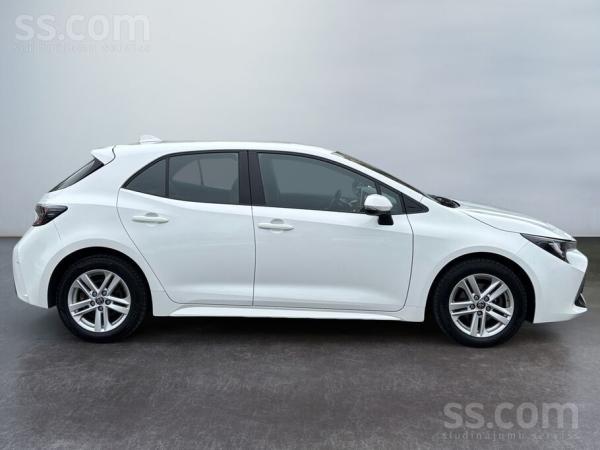 White Toyota Corolla 2022 in Riga, with an engine capacity of 1.20 L and mileage of 147 thousand km for 11950 €, photo 6 on AUTOMOTO.COM.LV