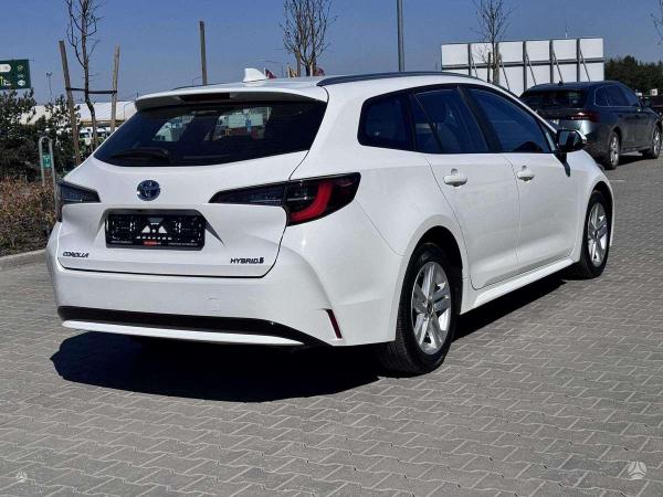 Balts Toyota Corolla 2022 Viļņa, ar dzinēja tilpumu 1.80 L un nobraukumu 198 tūkst. km par 13950 €, foto 2 vietnē AUTOMOTO.COM.LV