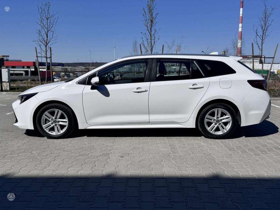 White Toyota Corolla 2022 in Vilnius, with an engine capacity of 1.80 L and mileage of 198 thousand km for 13950 €, photo 9 on AUTOMOTO.COM.LV