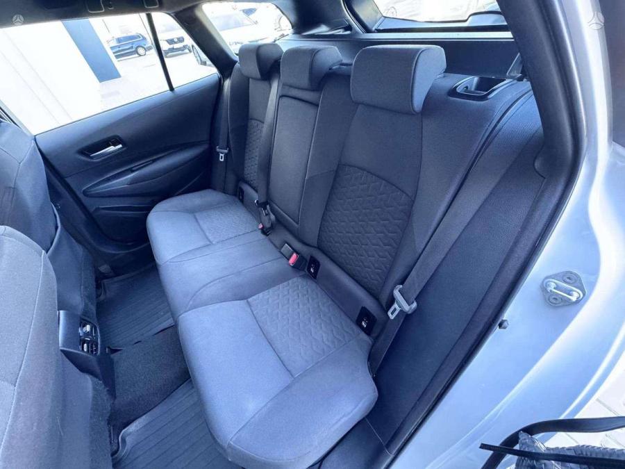 White Toyota Corolla 2022 in Vilnius, with an engine capacity of 1.80 L and mileage of 198 thousand km for 13950 €, photo 17 on AUTOMOTO.COM.LV