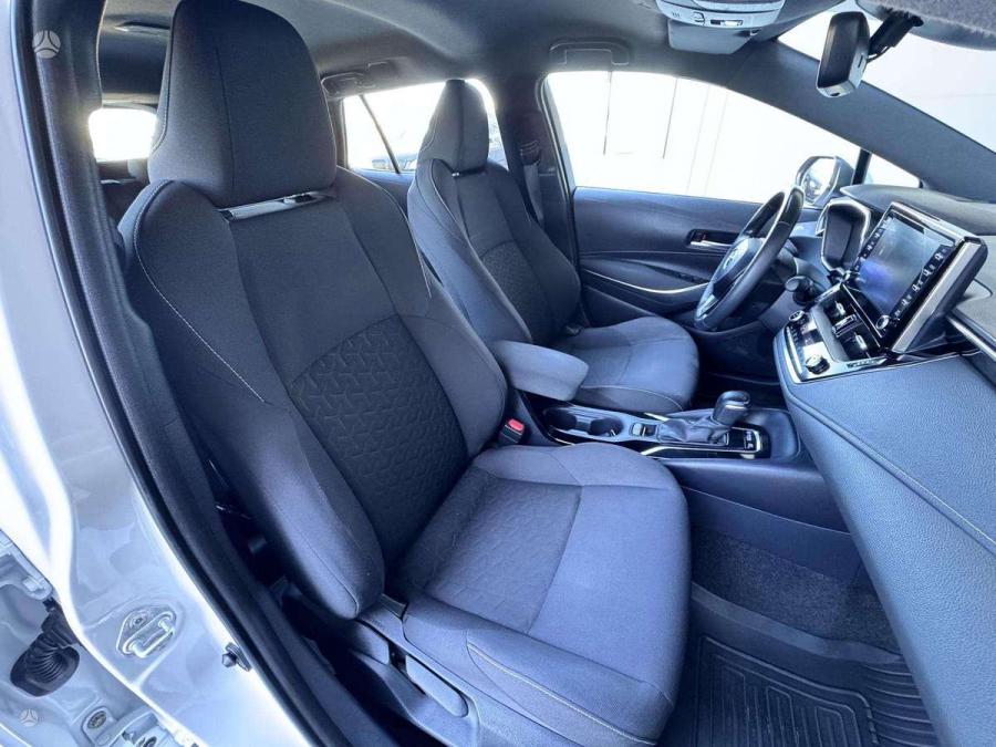 White Toyota Corolla 2022 in Vilnius, with an engine capacity of 1.80 L and mileage of 198 thousand km for 13950 €, photo 19 on AUTOMOTO.COM.LV