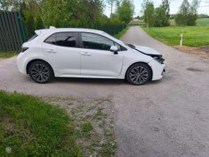 White Toyota Corolla 2022 in Kaunas, with an engine capacity of 1.80 L and mileage of 30 thousand km for 9399 €, photo 5 on AUTOMOTO.COM.LV