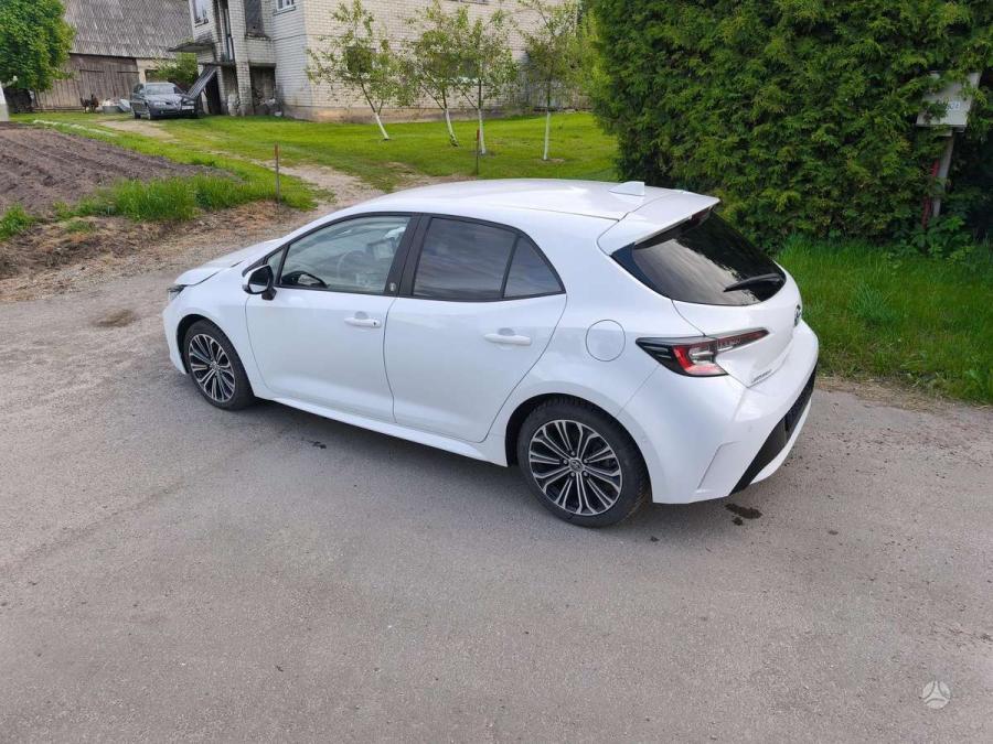 White Toyota Corolla 2022 in Kaunas, with an engine capacity of 1.80 L and mileage of 30 thousand km for 9399 €, photo 8 on AUTOMOTO.COM.LV