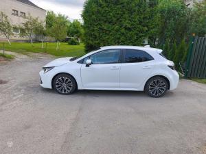White Toyota Corolla 2022 in Kaunas, with an engine capacity of 1.80 L and mileage of 30 thousand km for 9399 €, photo 9 on AUTOMOTO.COM.LV