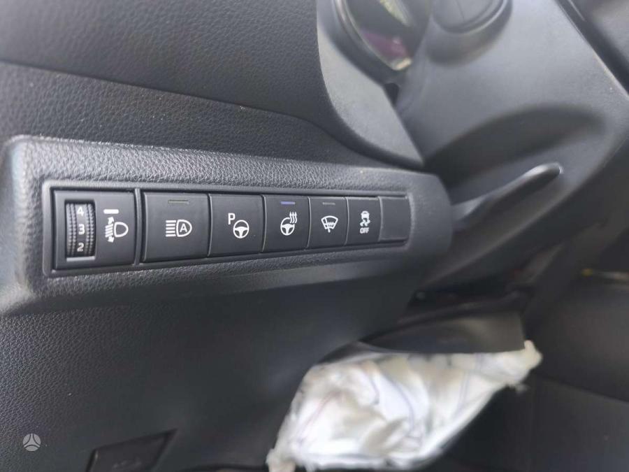 White Toyota Corolla 2022 in Kaunas, with an engine capacity of 1.80 L and mileage of 30 thousand km for 9399 €, photo 11 on AUTOMOTO.COM.LV