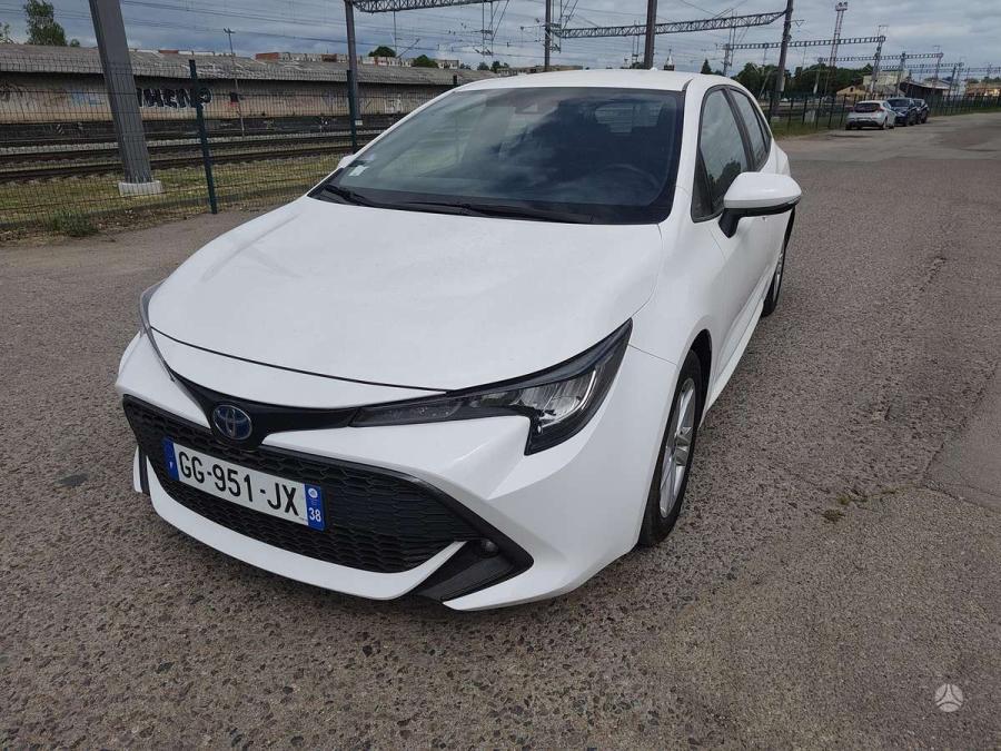 Balts Toyota Corolla 2022 Šauļi, ar dzinēja tilpumu 1.80 L un nobraukumu 43 tūkst. km par 16400 €, foto 1 vietnē AUTOMOTO.COM.LV