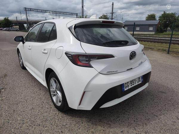 White Toyota Corolla 2022 in Siauliai, with an engine capacity of 1.80 L and mileage of 43 thousand km for 16400 €, photo 4 on AUTOMOTO.COM.LV