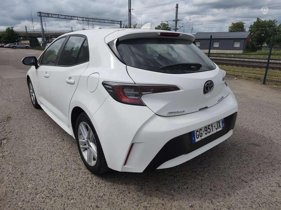 Balts Toyota Corolla 2022 Šauļi, ar dzinēja tilpumu 1.80 L un nobraukumu 43 tūkst. km par 16400 €, foto 5 vietnē AUTOMOTO.COM.LV