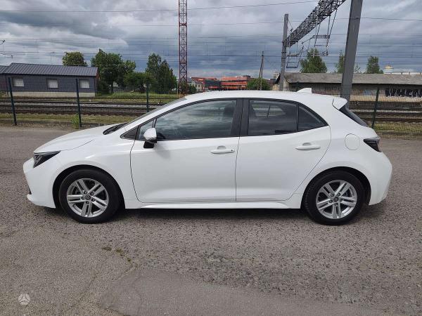 White Toyota Corolla 2022 in Siauliai, with an engine capacity of 1.80 L and mileage of 43 thousand km for 16400 €, photo 7 on AUTOMOTO.COM.LV
