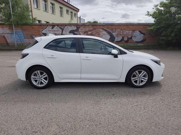 White Toyota Corolla 2022 in Siauliai, with an engine capacity of 1.80 L and mileage of 43 thousand km for 16400 €, photo 8 on AUTOMOTO.COM.LV