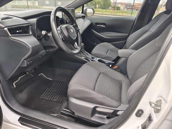 White Toyota Corolla 2022 in Siauliai, with an engine capacity of 1.80 L and mileage of 43 thousand km for 16400 €, photo 9 on AUTOMOTO.COM.LV