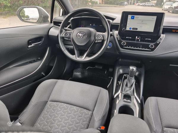 White Toyota Corolla 2022 in Siauliai, with an engine capacity of 1.80 L and mileage of 43 thousand km for 16400 €, photo 10 on AUTOMOTO.COM.LV