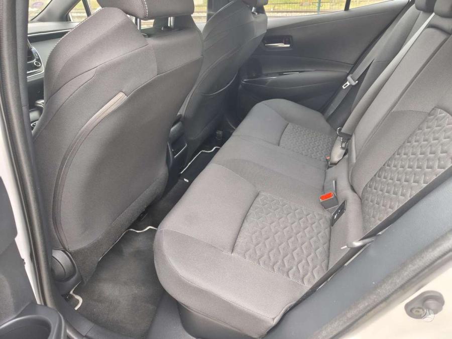 Balts Toyota Corolla 2022 Šauļi, ar dzinēja tilpumu 1.80 L un nobraukumu 43 tūkst. km par 16400 €, foto 16 vietnē AUTOMOTO.COM.LV