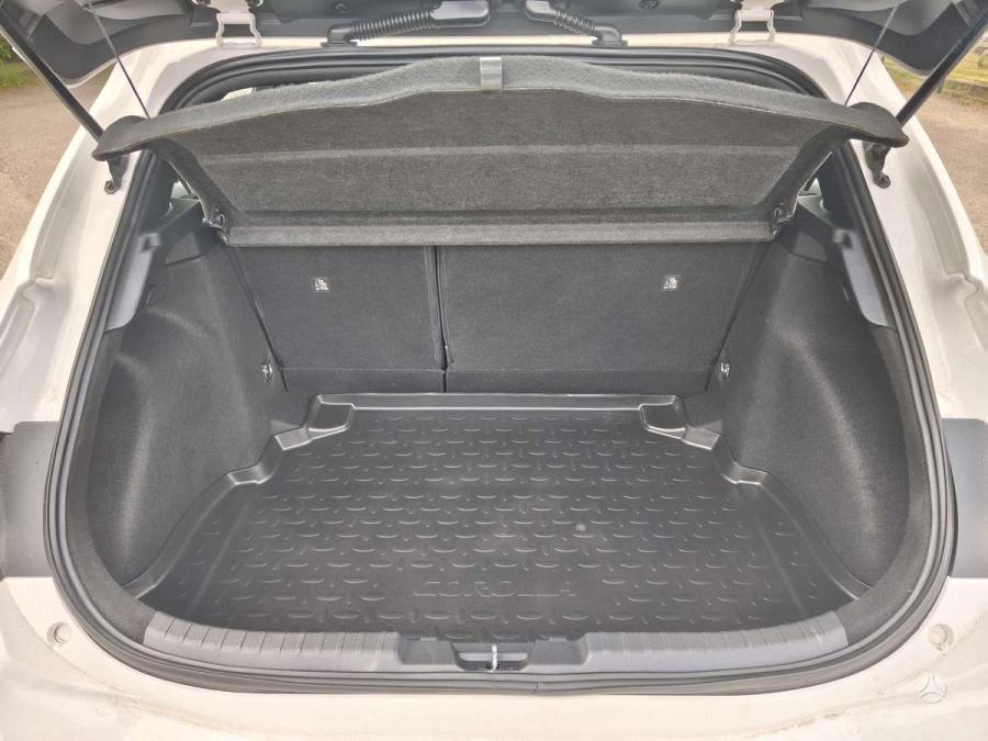 Balts Toyota Corolla 2022 Šauļi, ar dzinēja tilpumu 1.80 L un nobraukumu 43 tūkst. km par 16400 €, foto 17 vietnē AUTOMOTO.COM.LV