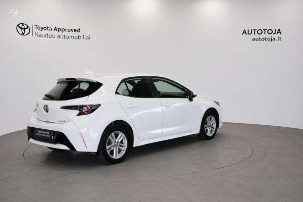 White Toyota Corolla 2022 in Kaunas, with an engine capacity of 1.80 L and mileage of 138 thousand km for 18900 €, photo 2 on AUTOMOTO.COM.LV