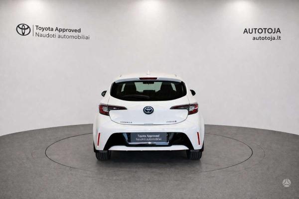 White Toyota Corolla 2022 in Kaunas, with an engine capacity of 1.80 L and mileage of 138 thousand km for 18900 €, photo 4 on AUTOMOTO.COM.LV