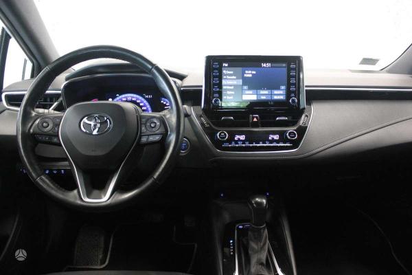 White Toyota Corolla 2022 in Kaunas, with an engine capacity of 1.80 L and mileage of 138 thousand km for 18900 €, photo 8 on AUTOMOTO.COM.LV