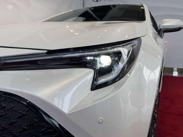 Balts Toyota Corolla 2023 Šauļi, ar dzinēja tilpumu 1.80 L un nobraukumu 35 tūkst. km par 21500 €, foto 4 vietnē AUTOMOTO.COM.LV