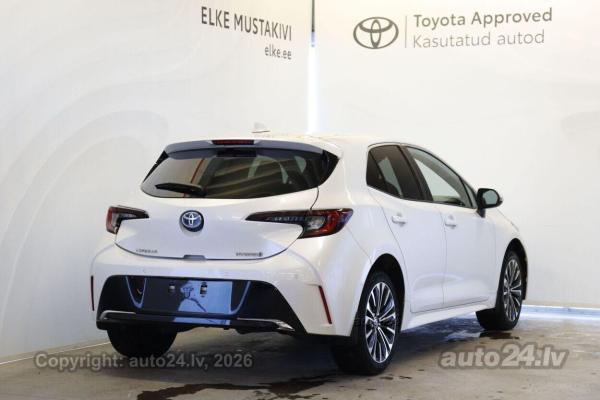 Balts Toyota Corolla 2023 Tallina, ar dzinēja tilpumu 1.80 L un nobraukumu 50 tūkst. km par 21500 €, foto 2 vietnē AUTOMOTO.COM.LV
