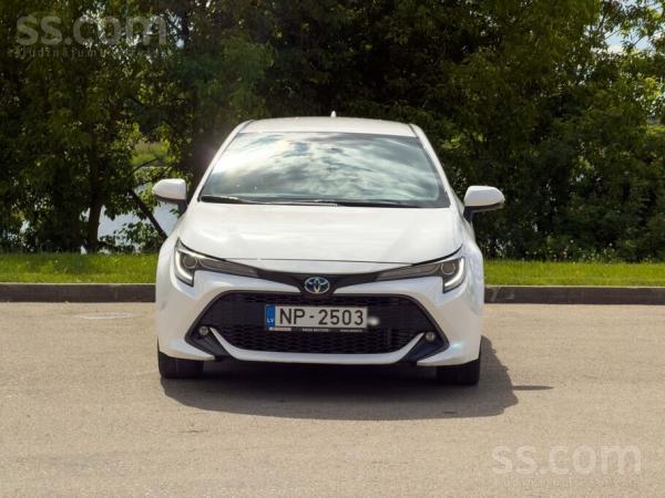 Белый Тойота Королла 2023 в Рига, объемом двигателя 1.80 л и пробегом 57 тыс. км за 19500 €, фото 1 на AUTOMOTO.COM.LV