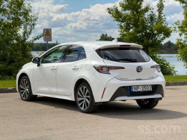 Белый Тойота Королла 2023 в Рига, объемом двигателя 1.80 л и пробегом 57 тыс. км за 19500 €, фото 5 на AUTOMOTO.COM.LV