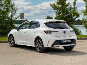 White Toyota Corolla 2023 in Riga, with an engine capacity of 1.80 L and mileage of 57 thousand km for 19500 €, photo 6 on AUTOMOTO.COM.LV