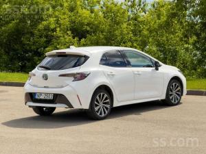 White Toyota Corolla 2023 in Riga, with an engine capacity of 1.80 L and mileage of 57 thousand km for 19500 €, photo 7 on AUTOMOTO.COM.LV