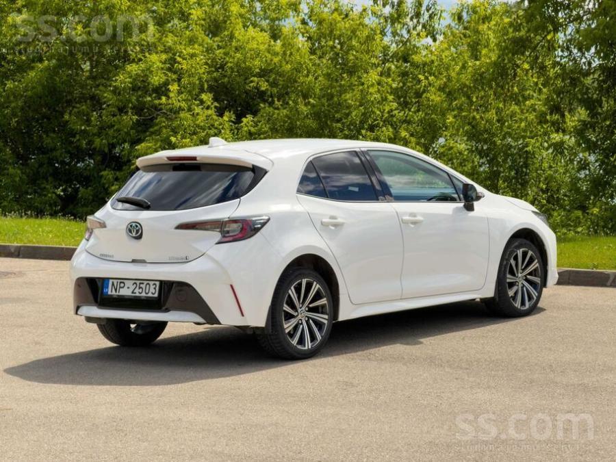 White Toyota Corolla 2023 in Riga, with an engine capacity of 1.80 L and mileage of 57 thousand km for 19500 €, photo 7 on AUTOMOTO.COM.LV